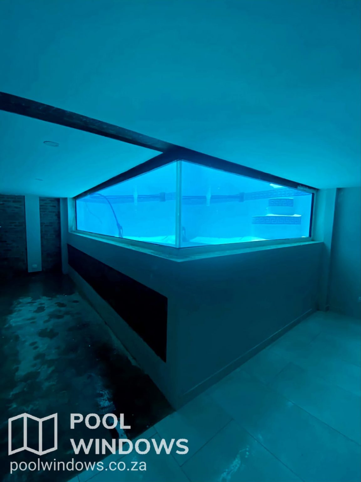 Acrylic Pool Windows - Infinity Pools - Glass Panels for Swimming Pools